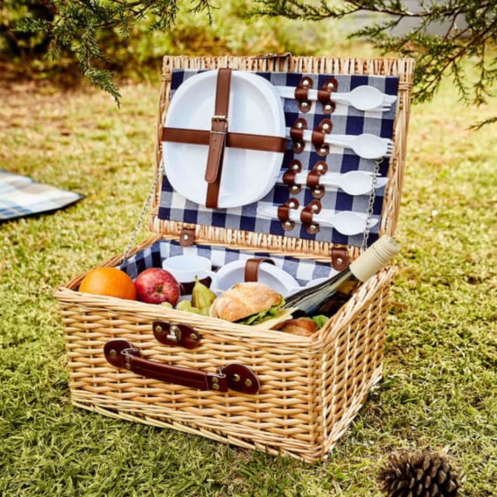 Best picnic baskets for outdoor dining with the family